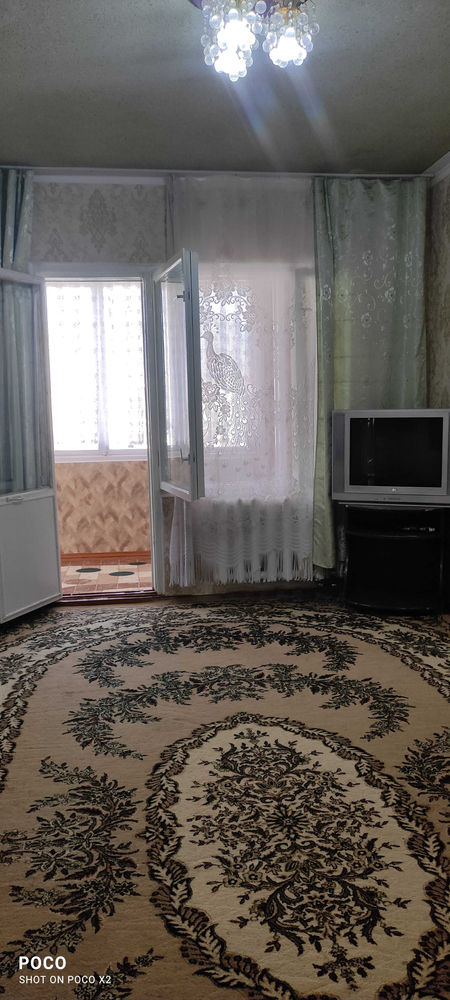 Продам 2-х комнатную квартиру на сергели-8а. Балкон 2*6. Дехкон базар