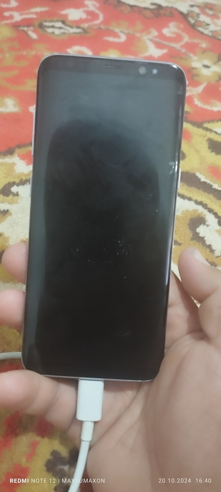 Samsung C8 128 tali ekran ketgan  kelishimiz