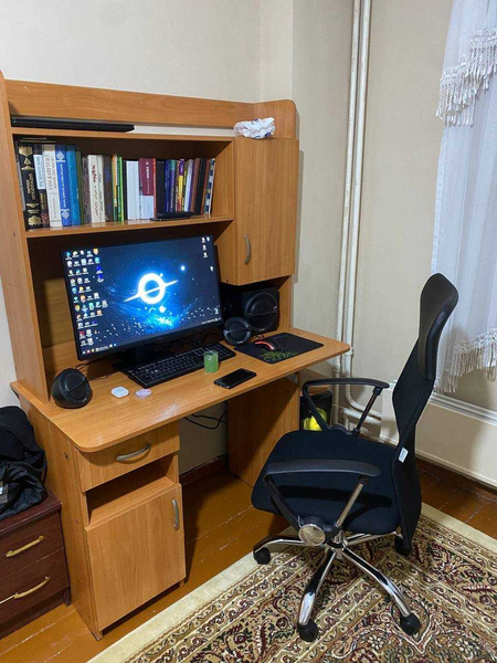 Продаю полный комплект состоящий из компьютера и мебели.