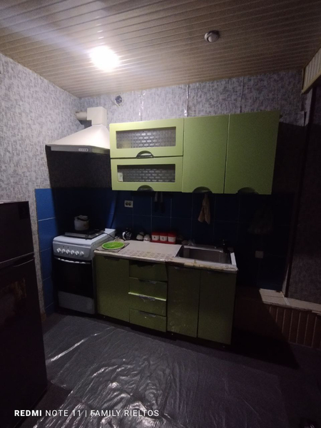 2 х ком 5/9 бывшем общежитии с обстановкой акфа рамы 50 м².  300.у.е.