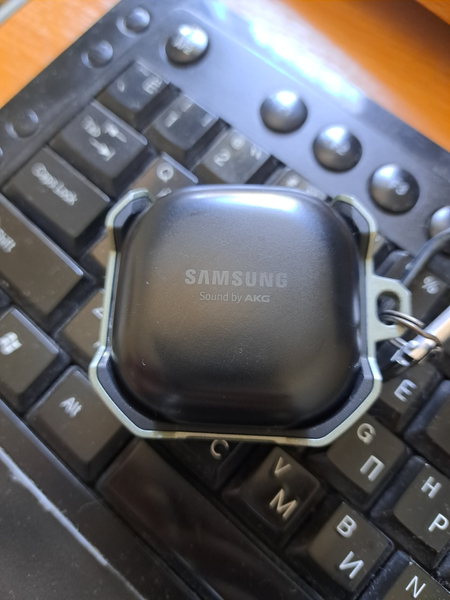 Продам оригинальный кейс Samsung Buds