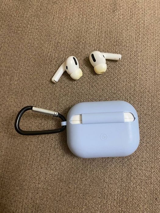 Apple AirPods Pro + коробка, чехол (состояние 4+)