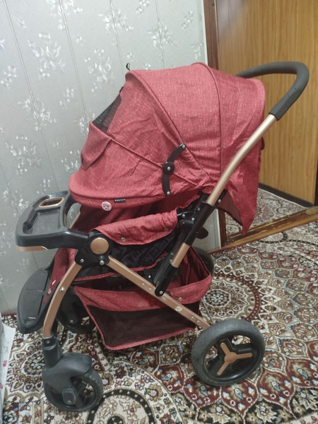 Коляска сотилади