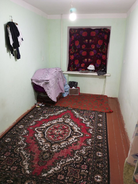 Ohangaron shahar 2 Mik 9 dom 61 kv sotiladi 1 etaj  2 hona kirpichdom
