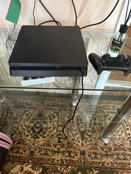 Playstation 4 slim