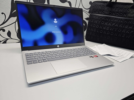 ПРОДАМ HP Laptop 15F Ноутбук Ryzen™ 5-7520U/8GBLP-DDR5/512SSD/15.6
