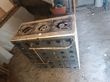 Gaz plita sotiladi.
