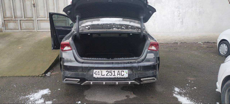 Автомобиль марки KIA K5