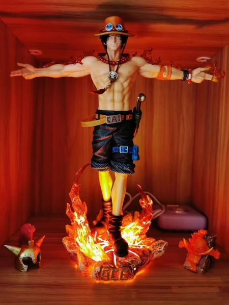 Фигурка Эйс из аниме Ван Пис / One Piece / Ace
•С коробкой и подсветк