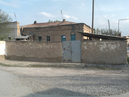 Ikkixonali uy sotiladi. Manzil Fargʼona viloyati Fargʼona tumani.