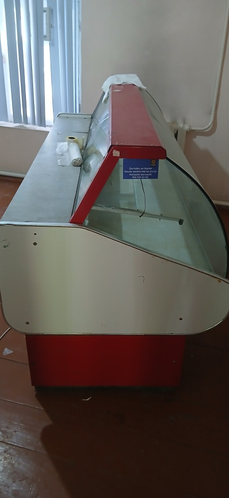Vitrina holodelnik
