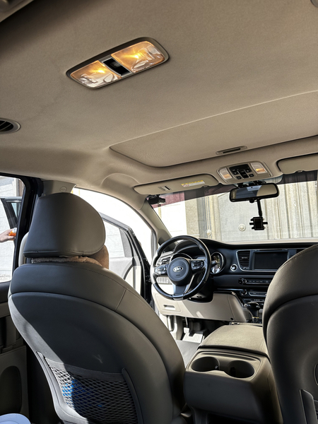 KIA CARNEVAL mashina ochen horoshem sostoyani