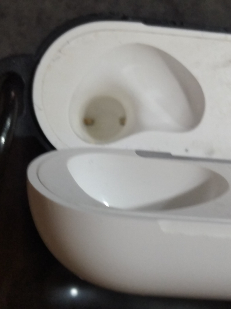 Airpods оригинал сотилади иккала наушник зор ишлиди