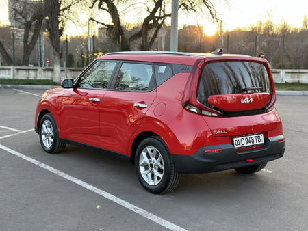 Kia Soul Красный