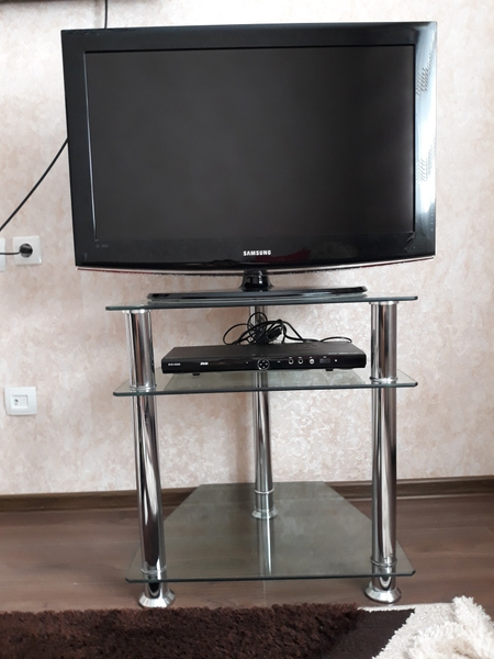 Продаётся телевизор,DVD PLAYER с подставкой