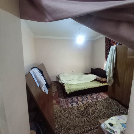 Nazarbek Tekstilda uy sotiladi