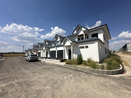 Продаётся Евро коттеджи (КОРОБКА) новый махаля 2соток