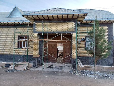 Tashqi fasad uchun fasad va so'kl plidkamizni taklif qilamiz