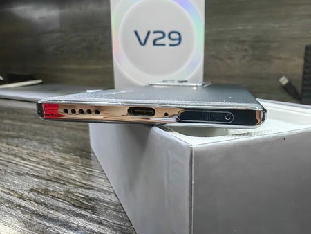 Vivo V29  12/256GB в отличном состоянии полный комплект с гарантией!