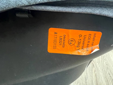 Продам автокресло 0+