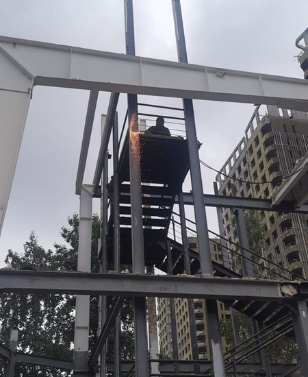 Сварщик Денис. Производство металлоконструкций Навес Ангар Гараж перил