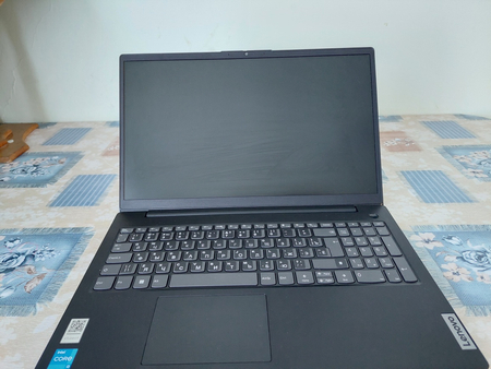 CPU: Intel i3-1115G4 3.0GHz.  RAM: 4GB.  Storage:  256GB SSD.   GPU: I