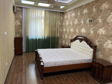 Сдаётся ул. Шото Руставели 4комн. 180м2.