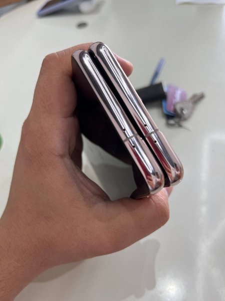 Samsung S21 plus.  ARGNAL