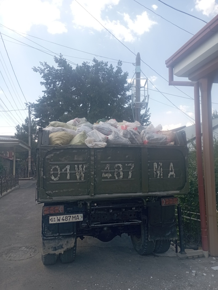Вывозим строительный мусор.хлам.старую мебель и др.Грузчики.
