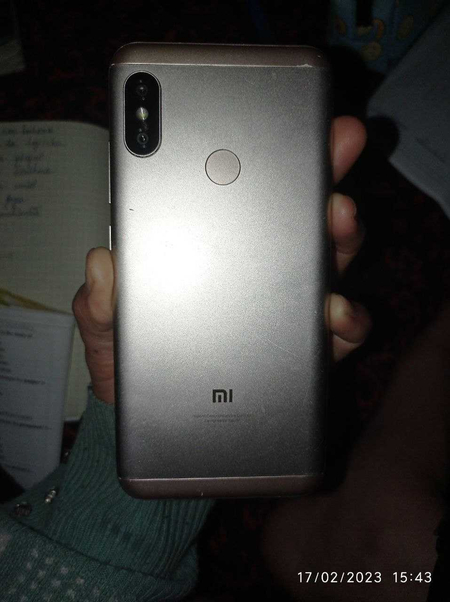 Redmi 6 pro sotiladi hotirasi 32 hech joyi alishmagan