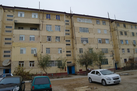 362/24-санлы уй 26-мкр да 4-этажда 4 комнаталы 90 кв.м болган уй сатыл