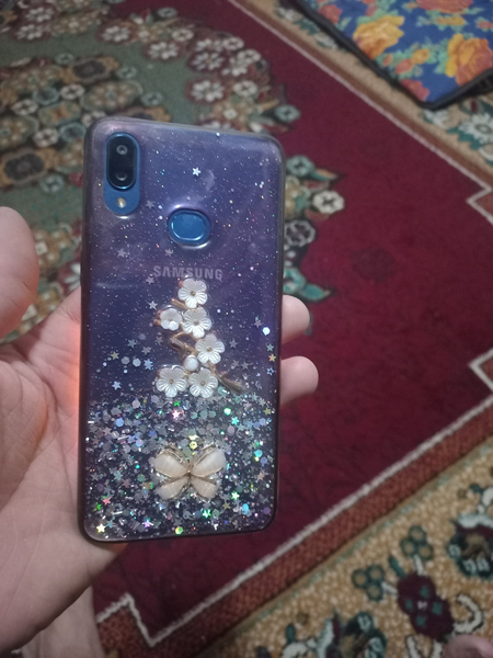 самсунг с10  холати йахши айиби йук