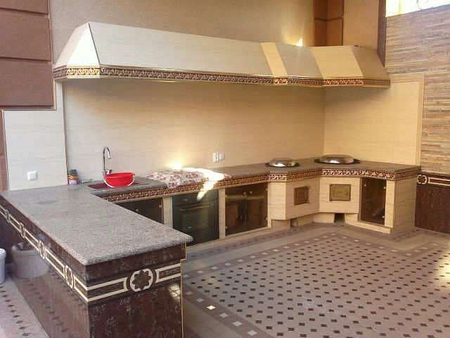 Кладка и облицовка барбекю очагов камина. Облицовка мрамором.