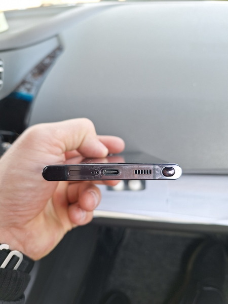 Srochna telefon sotiladi