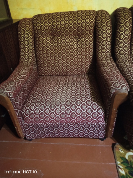 srochno divan kresla sotiladi arzon