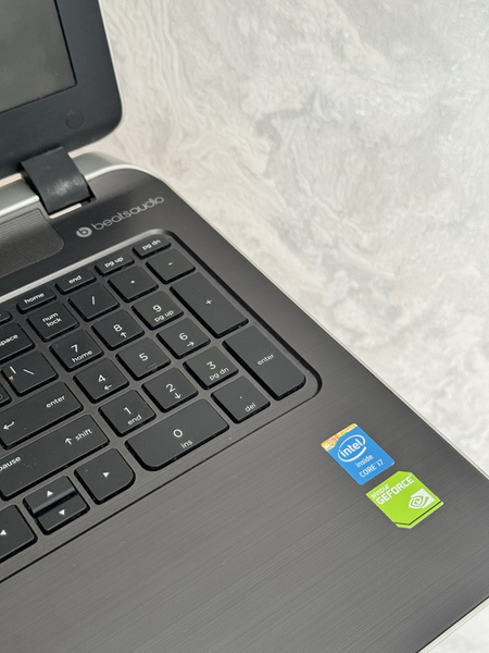 Hp notebook ci7 sotiladi