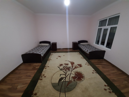 Здаётся будные дни по 100$ сутки выходные договорное.И продаётся