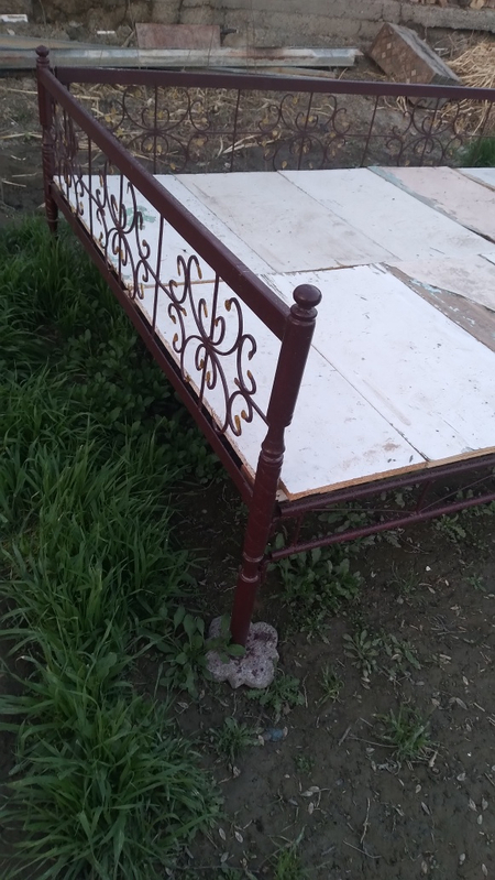 Продаётся тапчан.