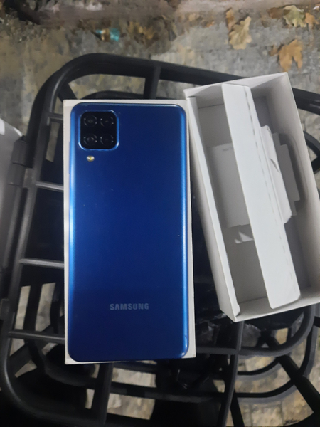 Samsung M12 sotiladi