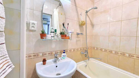 ЦЕНТР. БОБУРА. 2/7/9 Яккасарайский. 60м2. ор-р Корзинка Аэропорт