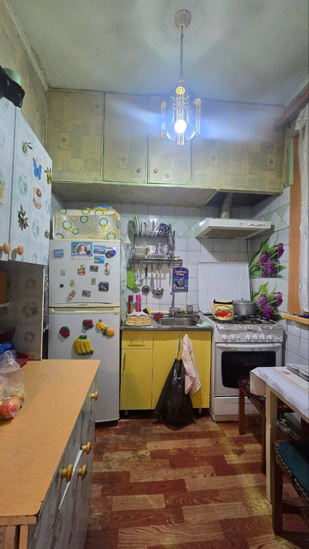 Чиланзар 14 2/2/4 продается квартира Смежка