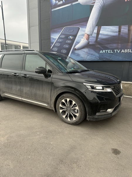 Kia K5 Carneval sotilad