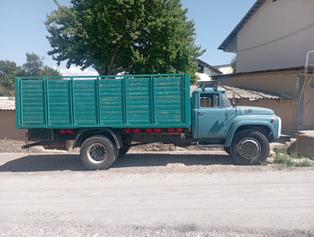 Zil sotiladi ural mator yangi qilingan