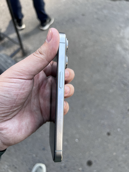 Iphone 15 pro sotiladi