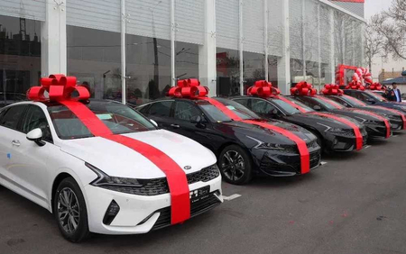 kia karnival avto mashinasni yiliga 8% foizdan harid qling