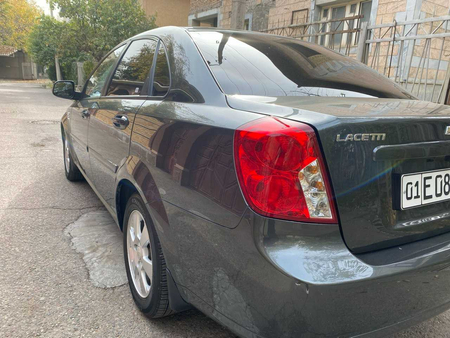 Продам свою Lacetti 2023 пробег 15 000 км. чистая