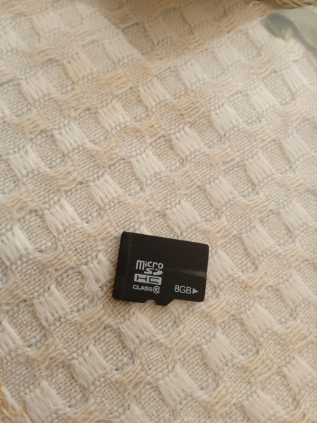 Fleshka Sotiladi 8gb