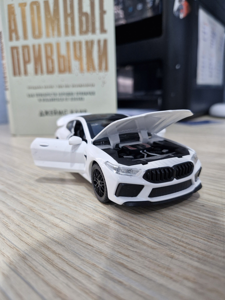 Оригинальная модель BMW M8