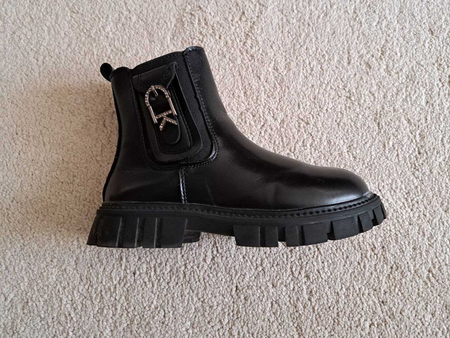 Продам зимние сапожки на девочку