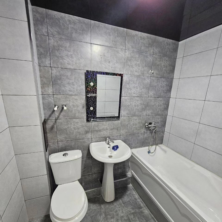 2 xonali 58m² 1-qavat. Goluboy ekrsn
3 qavatli yangi gʻishtli dom.
Man